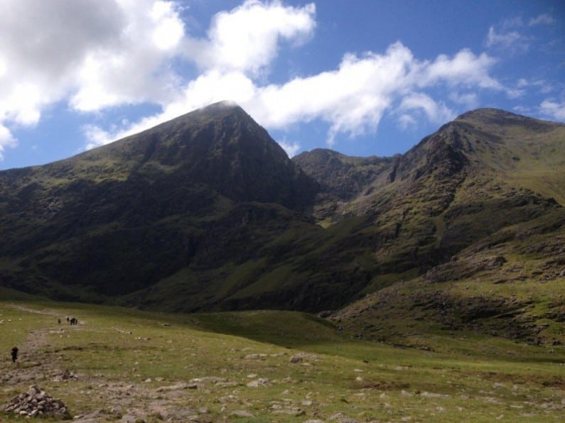 Carrauntoohil Mountain via Devils Ladder, MacGillycuddys Reeks ...